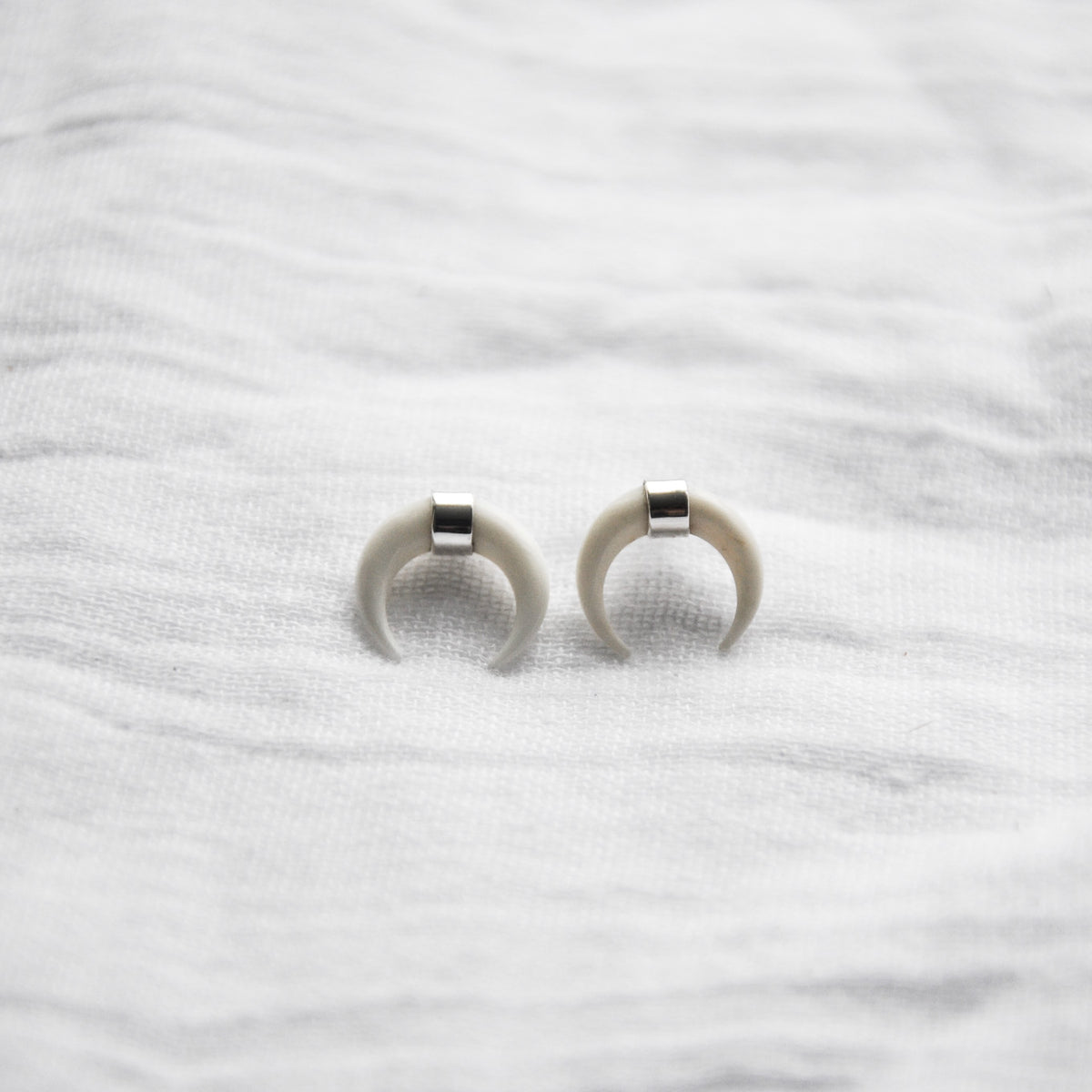 Silver Crescent Moon Shell Stud Earrings – bonbonfistral