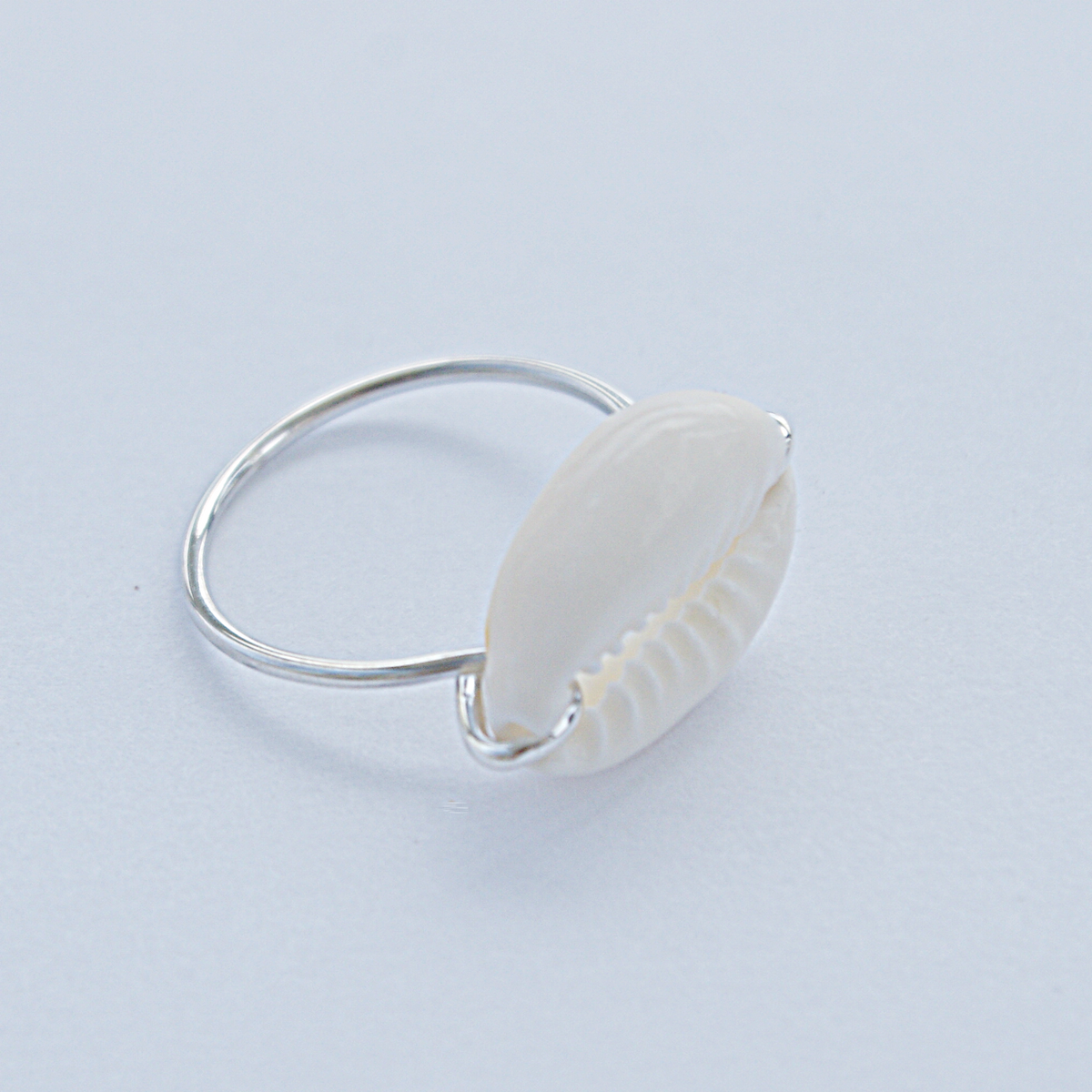Horizontal Cowrie Ring – bonbonfistral